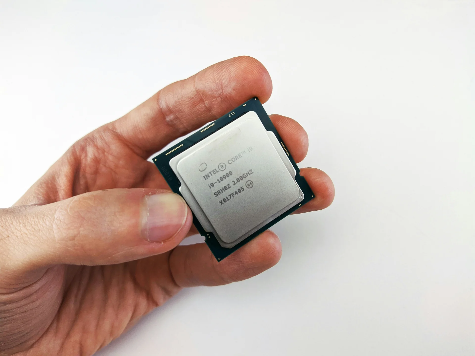 AMD Ryzen 9000 vs Intel Core i9 2026 | Gaming Gear Labs